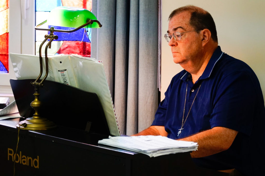 Frère Michael McAward durant la messe d’ouverture